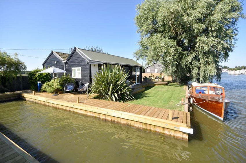 Sunray Riverside Cottage | Self Catering | Norfolk Broads | Discover ...